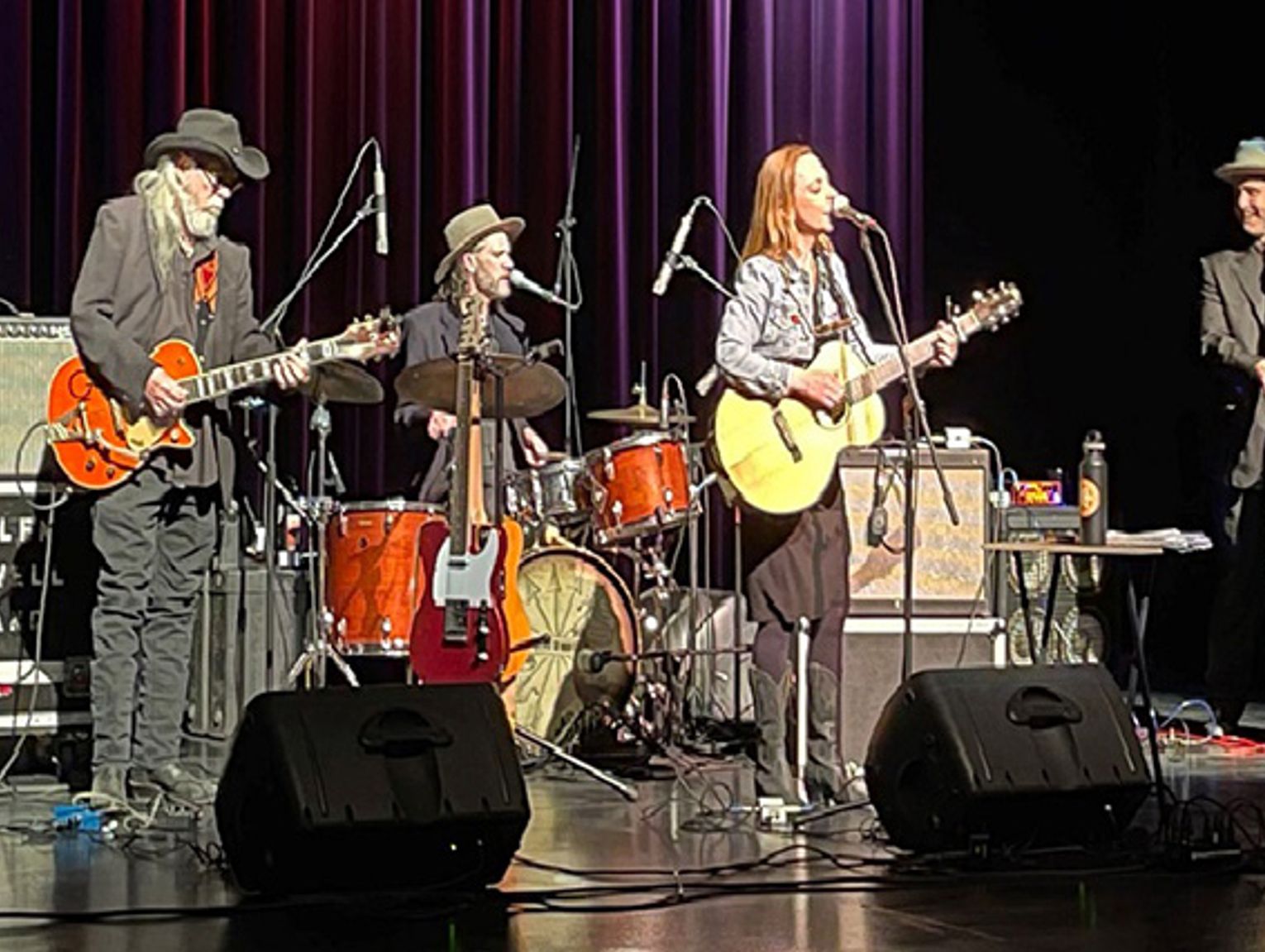 Eilen Jewell – A Jewel of a Band