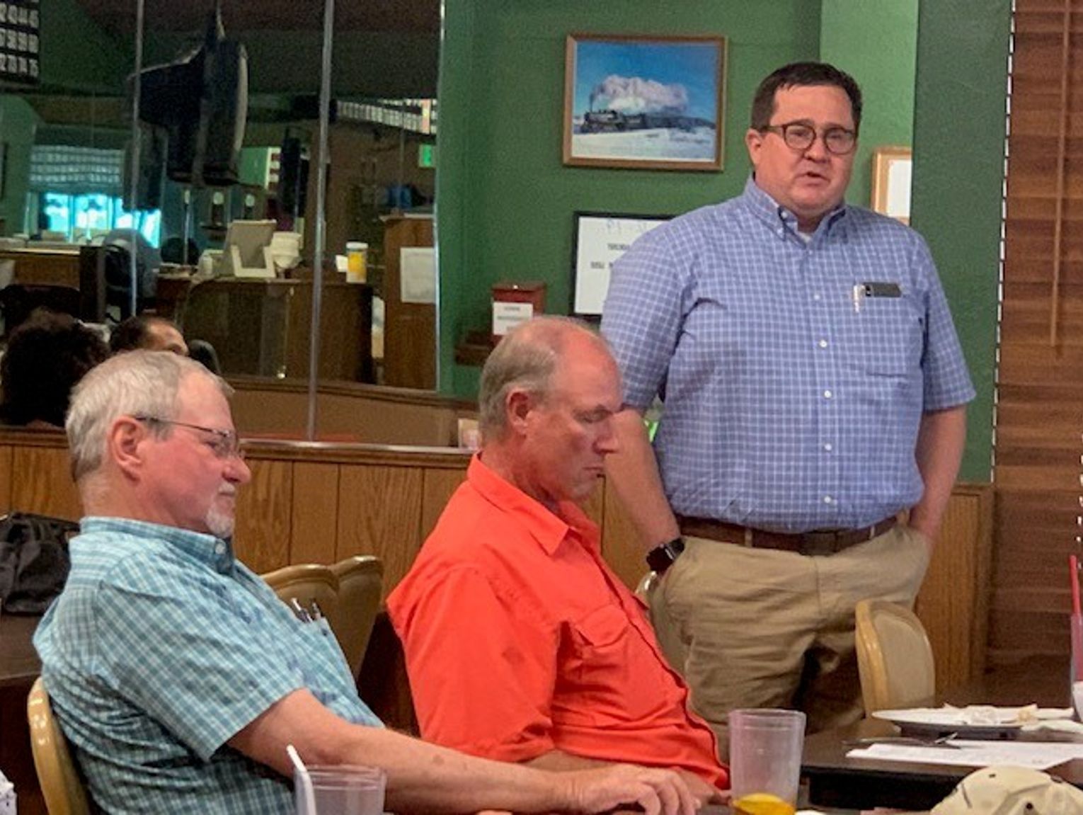 Koenig in Commission Race